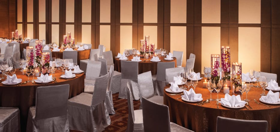 로맨틱 웨딩 | AVANI 호텔 & 리조트에서 로맨스를 완성하세요