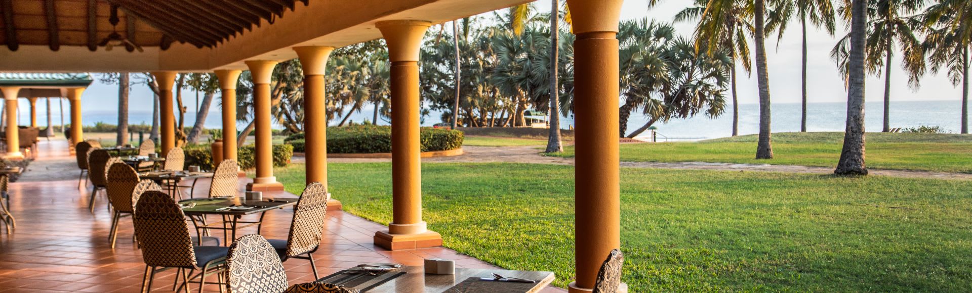Restaurant in Pemba | Quirimbas Restaurant at Avani Pemba Beach Hotel